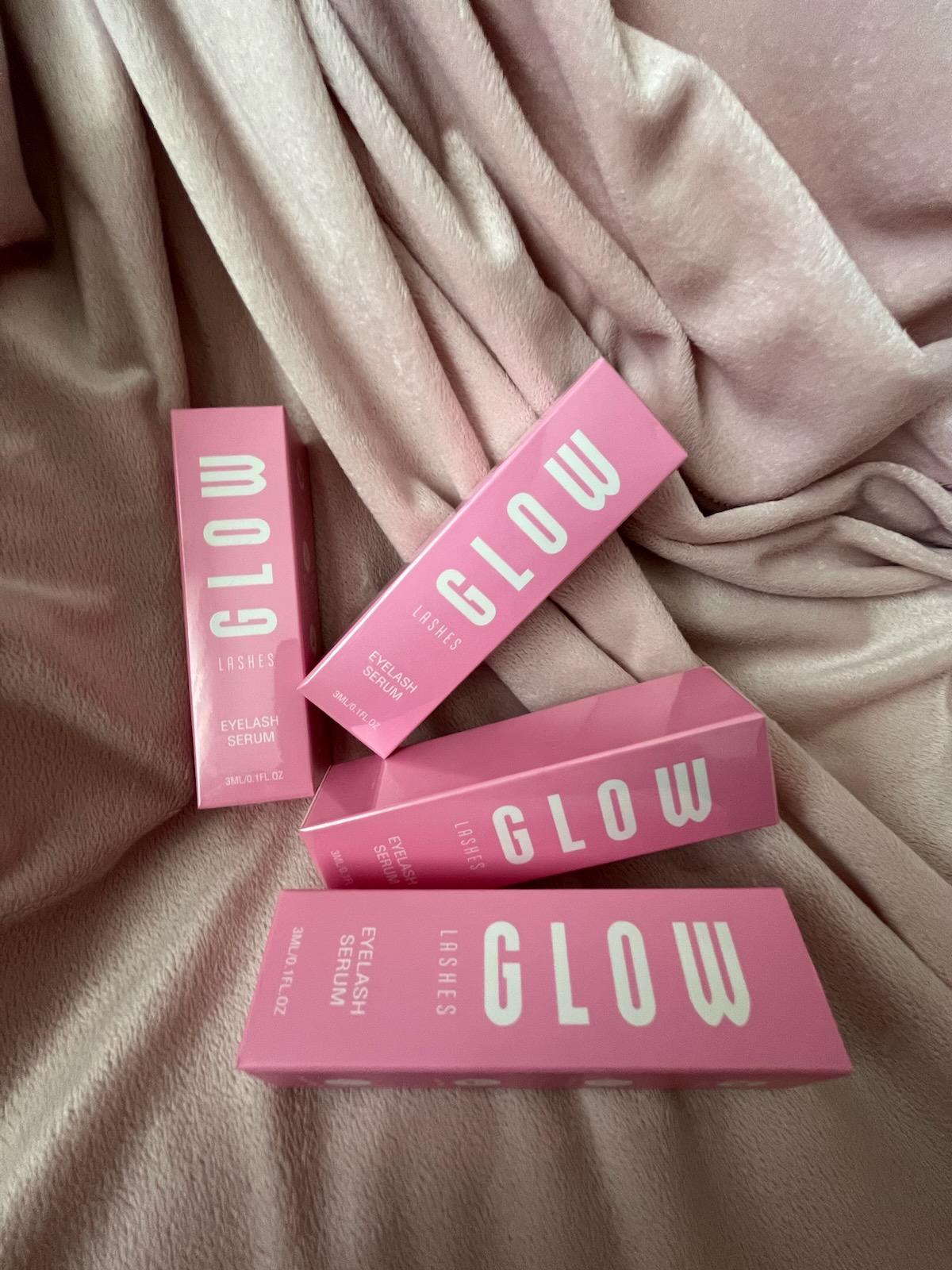 Glow Lashes - Top-notch Eyelash Serum!